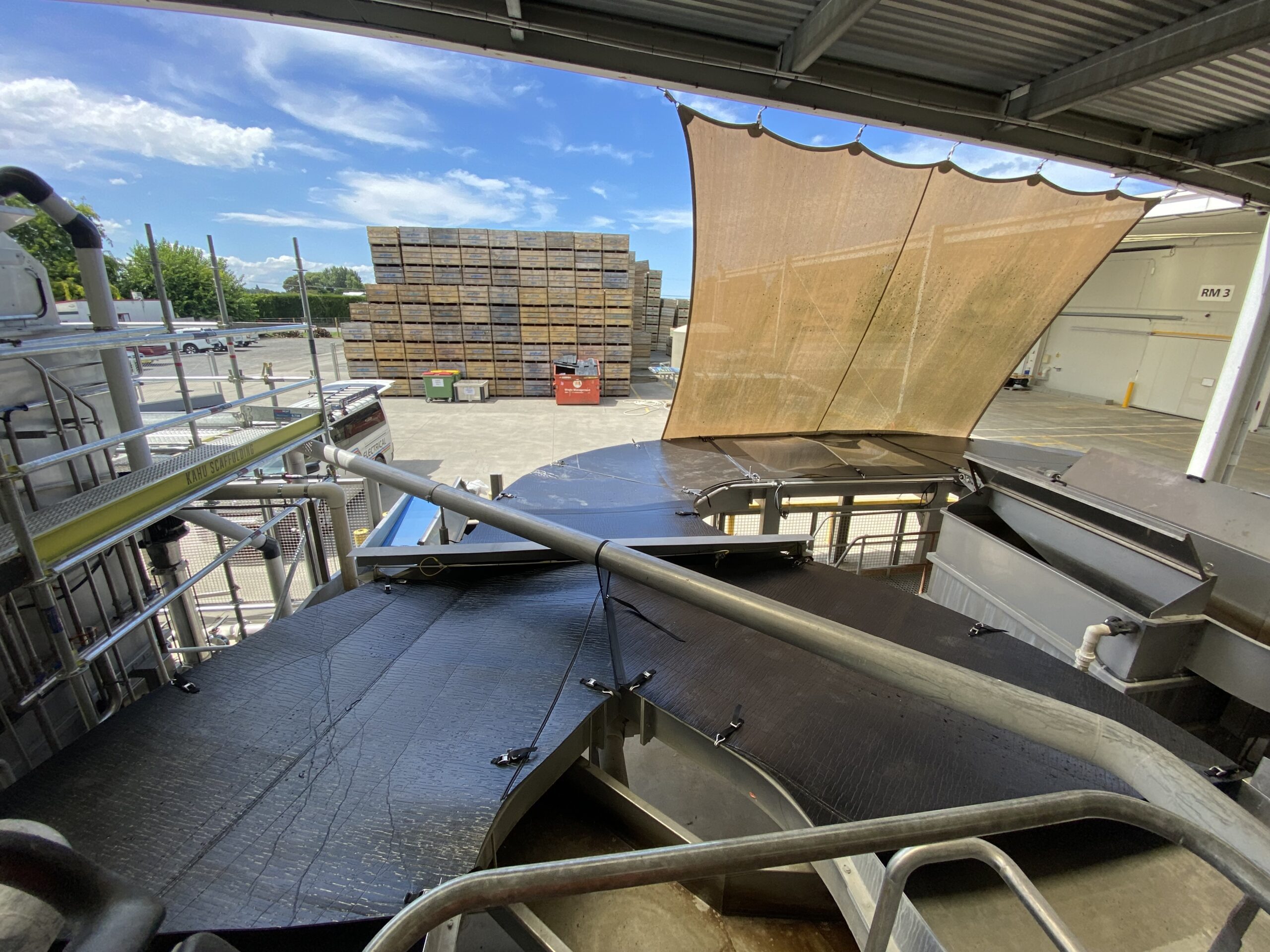 Insulated Apple Flume - International Achievement Awards